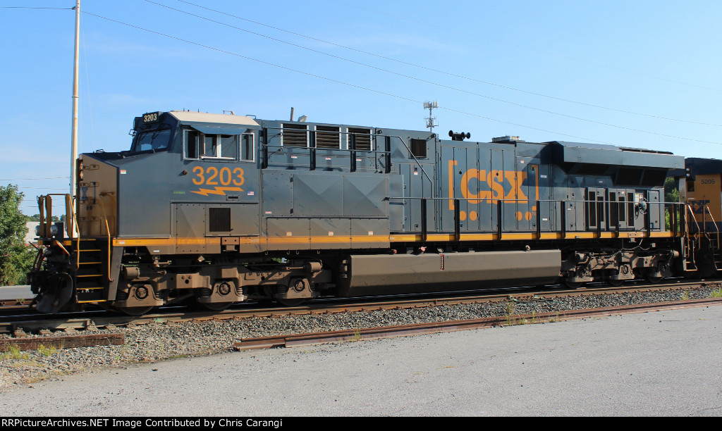 CSXT 3203 on Q141-26